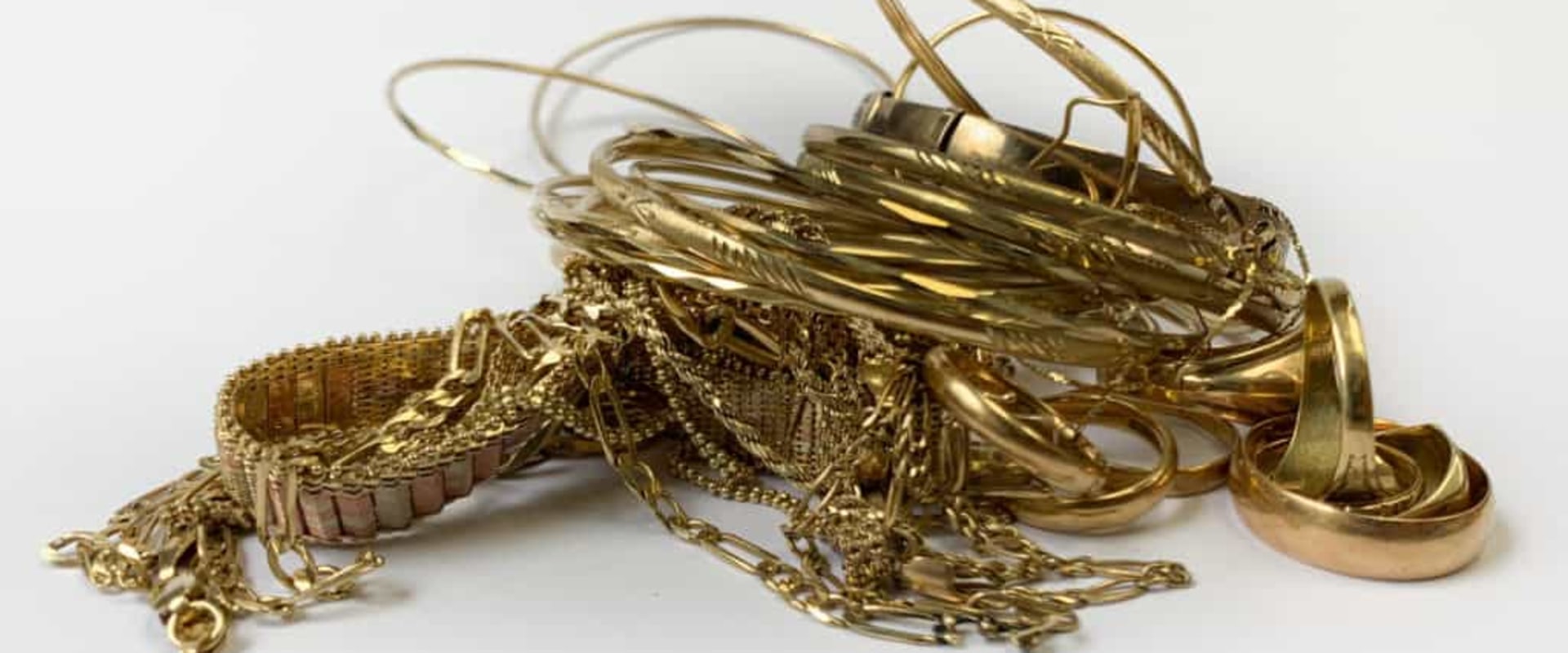 Is physical gold hard to sell?