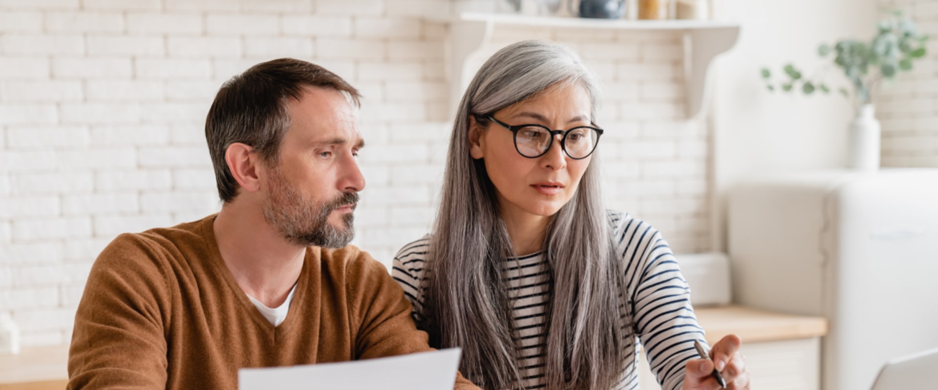 What are the pros and cons of a traditional ira?